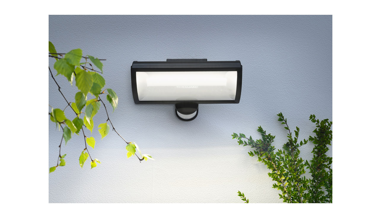 30W LED Wide Angle PIR Floodlight – Black | DETA Electrical