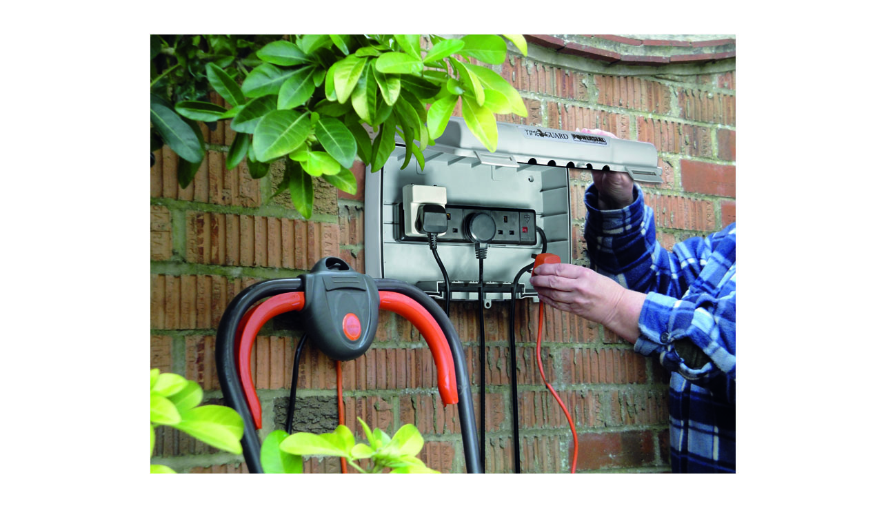 Outdoor IP55 Power Enclosure with 4 Gang 13A Socket Strip IP55 | DETA ...